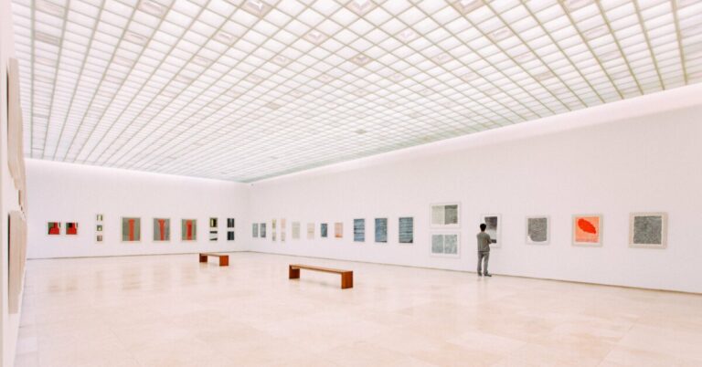 4 Types of Art Galleries - OIL & CANVAS